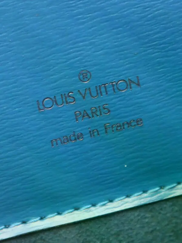 LOUIS VUITTON 1996 Epi Cluny Shoulder Bag