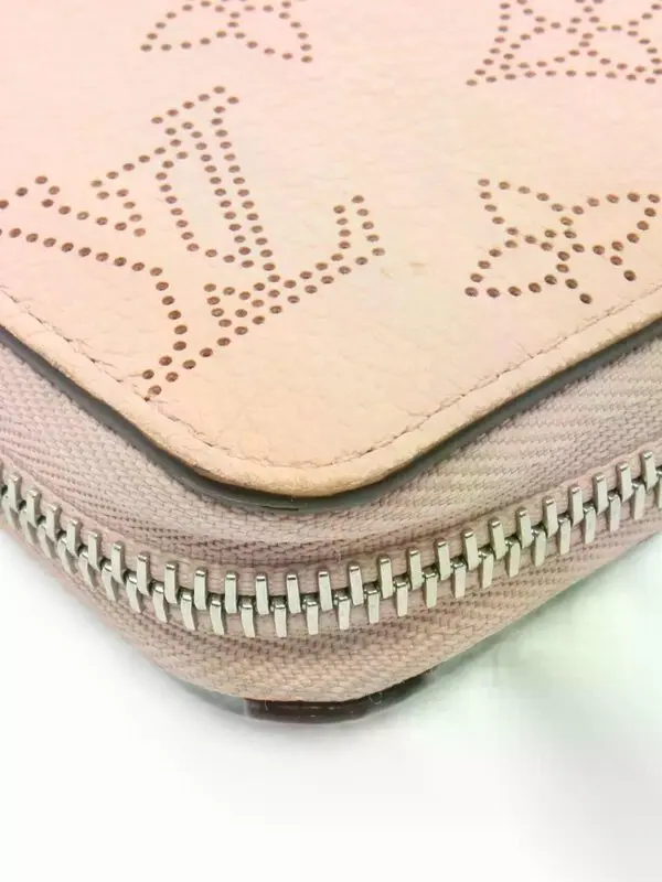 LOUIS VUITTON 2020 Mahina Zippy Wallet