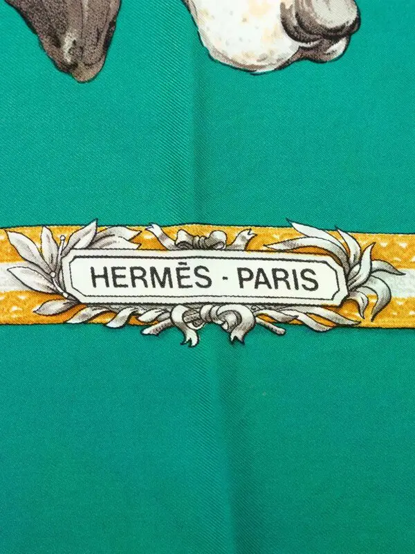 Hermès 1979 Le Laisser Courre Silk Scarf 90 Scarves - Green