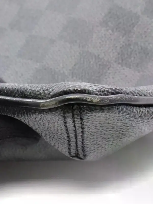 LOUIS VUITTON 2010 Thomas Messenger Bag