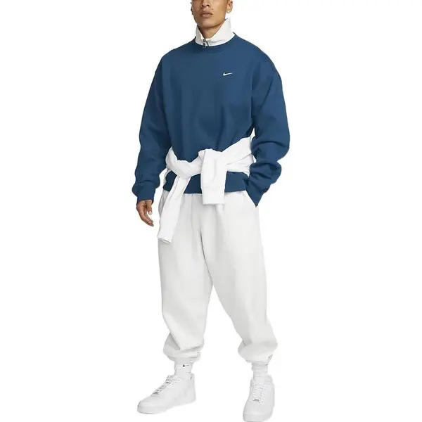 Nike Solo Swoosh Crewneck Sweatshirt