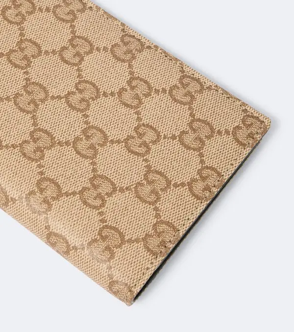 Gucci Essence Classic Gg Canvas Passport Holder