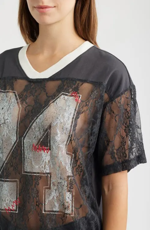 VINYL ICONS Graphic Lace Football T-shirt