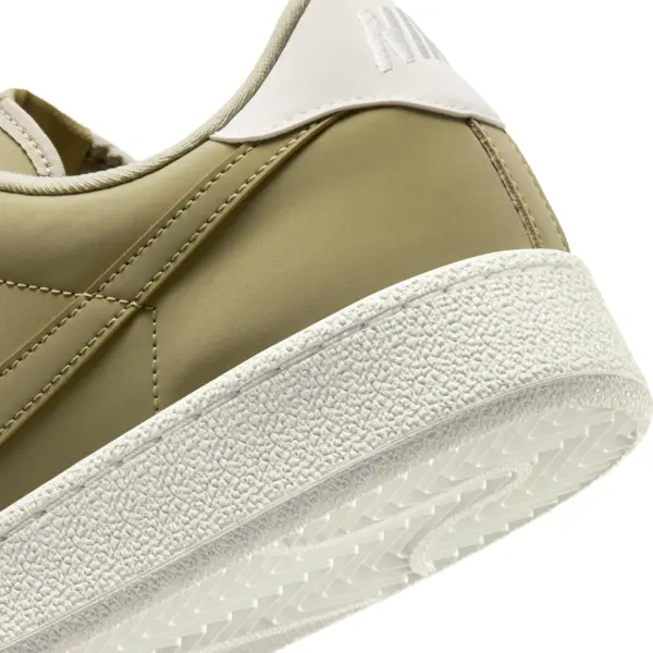Nike Classic Low Top Sneakers - Brown