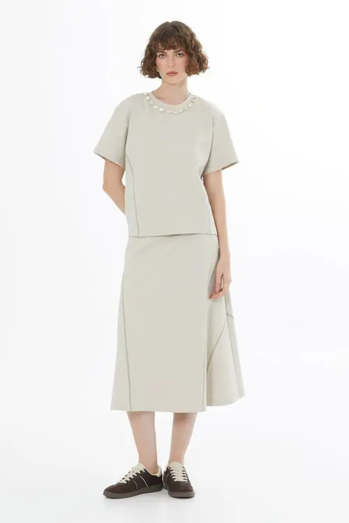 GIZIA Topstitched Embroidered T-shirt