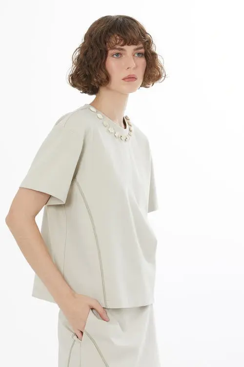 GIZIA Topstitched Embroidered T-shirt