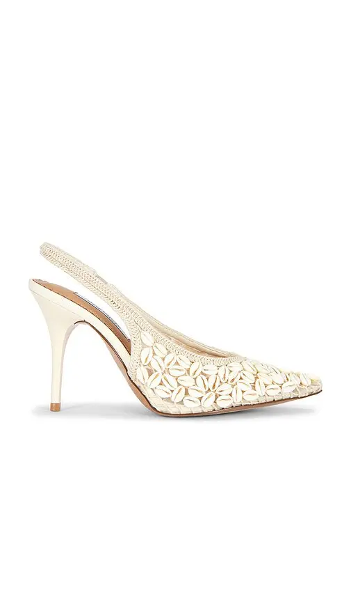 Steve Madden Andromeda Shell Pumps In Cream - Natural