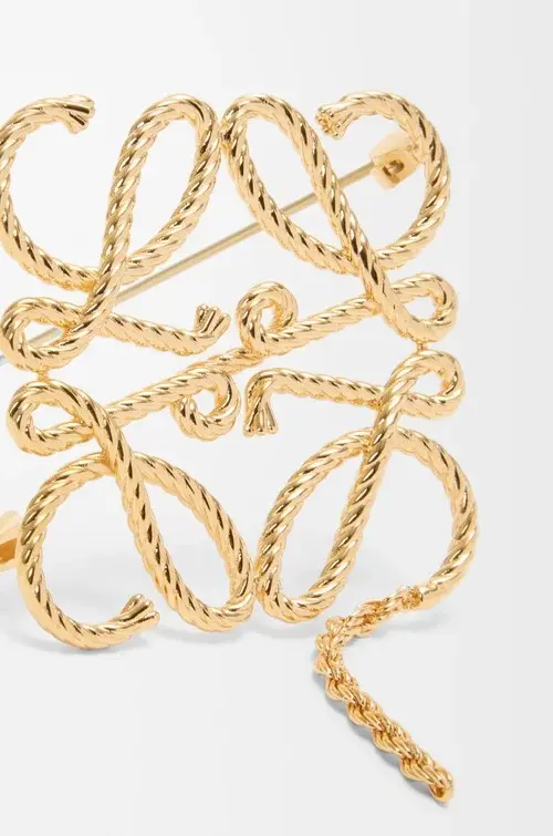 Loewe Broche Anagram