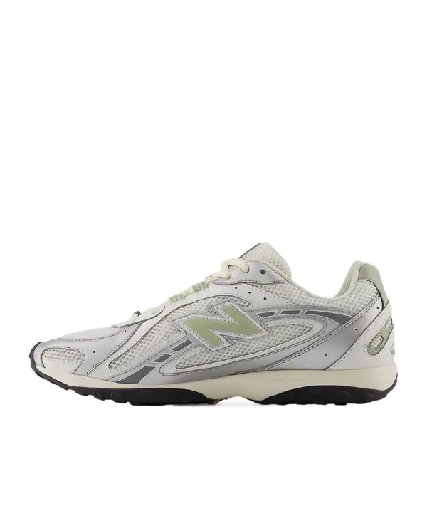 NEW BALANCE 204l Sports Shoes