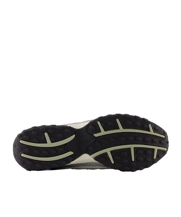 NEW BALANCE 204l Sports Shoes