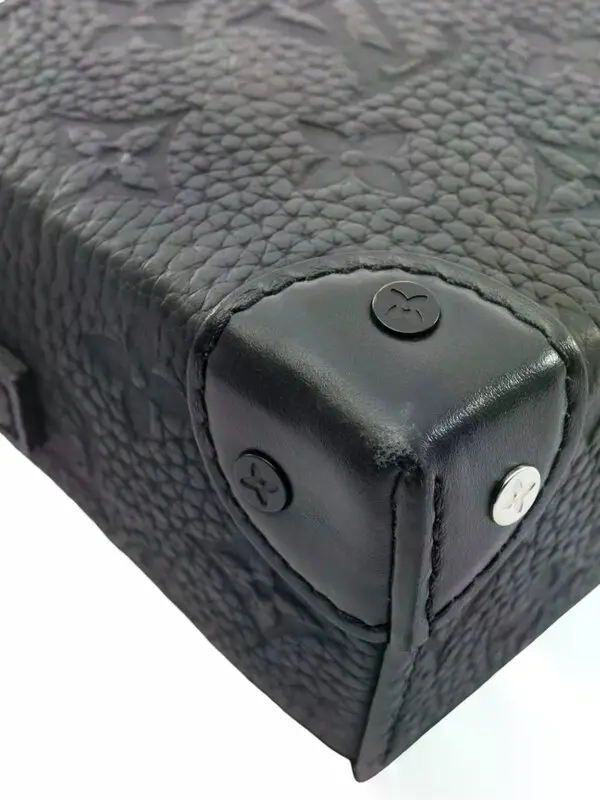 LOUIS VUITTON Monogram Taurillon Steamer Wearable Wallet Crossbody Bag - Black