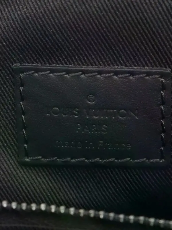 LOUIS VUITTON Monogram Taurillon Steamer Wearable Wallet Crossbody Bag - Black
