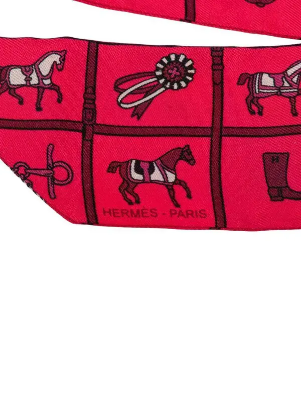 Hermès 2000-2026 Couvertures Et Tenues De Jour Surteint Silk Twilly Scarf Scarves - Red