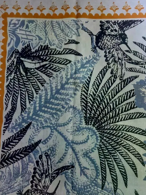 FRIENDLY HUNTING Bird-print Square Scarf
