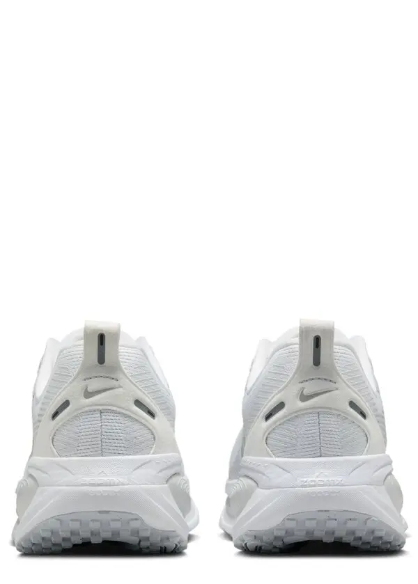 Nike Vomero 18 Sneakers