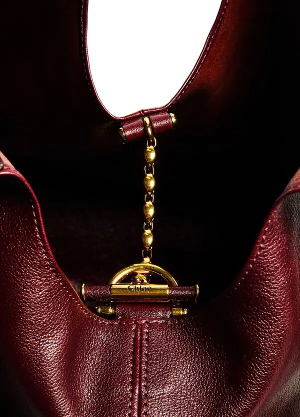 Chloé Grained Leather Shoulder Bag With Gold Tone Hardware - Black