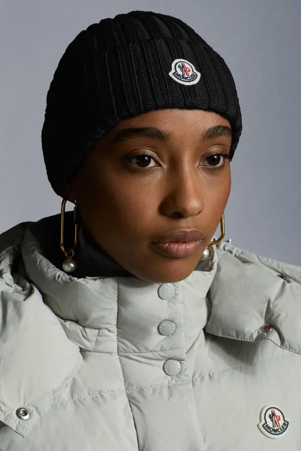 Moncler Logo Patch Knitted Beanie