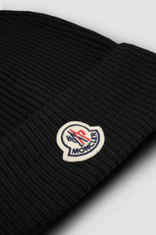 Moncler Logo Patch Knitted Beanie