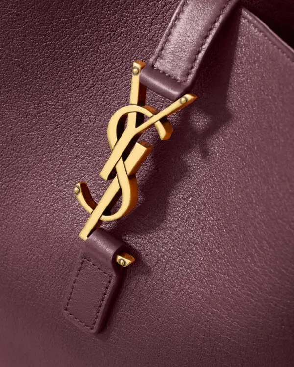 Saint Laurent Le 5 À 7 Bag In Grained Leather - Corps Red