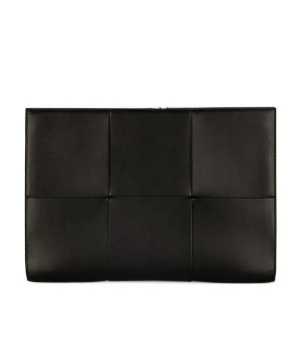 Bottega Veneta Logo Zipper Opening And Closing Clutch - Black