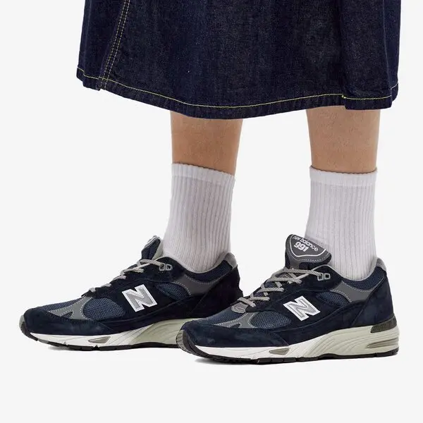 NEW BALANCE 991 Paneled Low-top Sneakers - Black