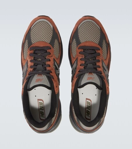 NEW BALANCE Abzorb 2010 Leather Sneakers