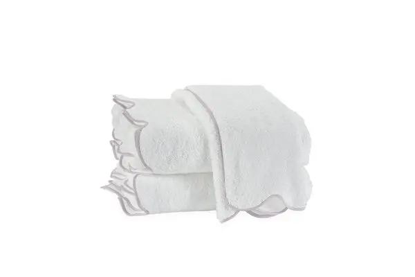MATOUK Cairo Scallop Towel - Lilac