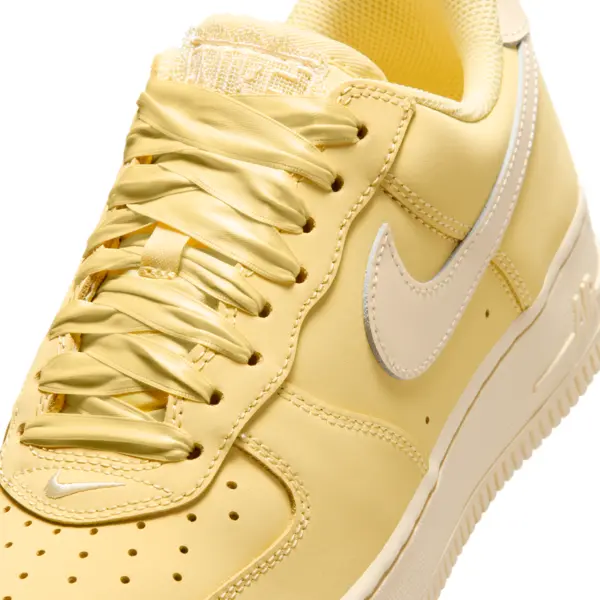 Nike Air Force 1 Retro Premium Shoes
