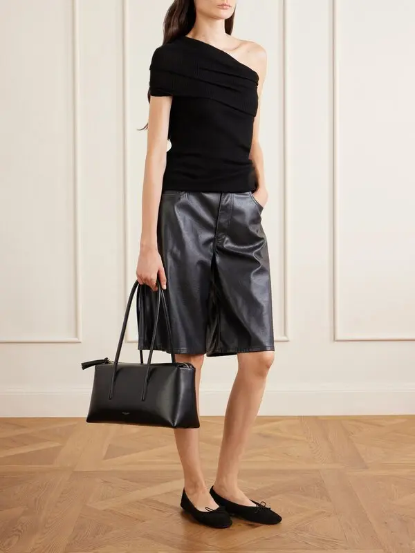 AeydĒ Tiby Suede Ballet Flats With Bow Detailing - Black