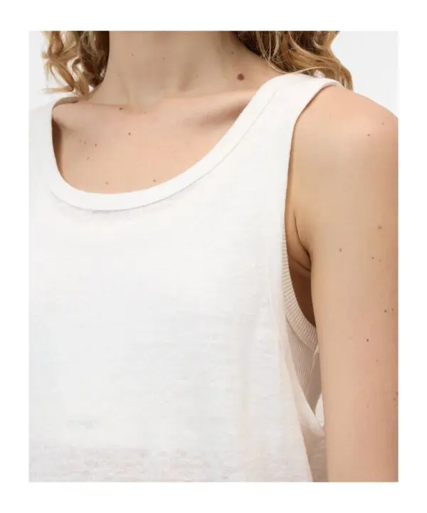 Closed Scoop-neck Tank Top