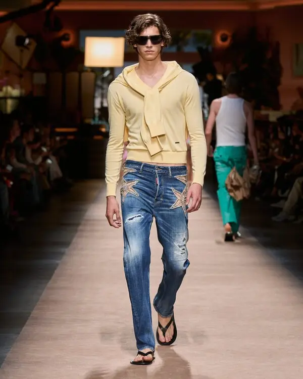 Dsquared2 Dark Ripped Wash 642 Jeans