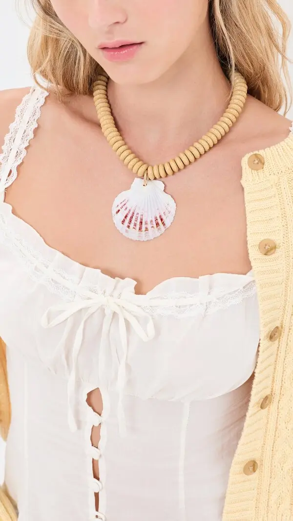 LOGAN TAY Carolina Shell Necklace
