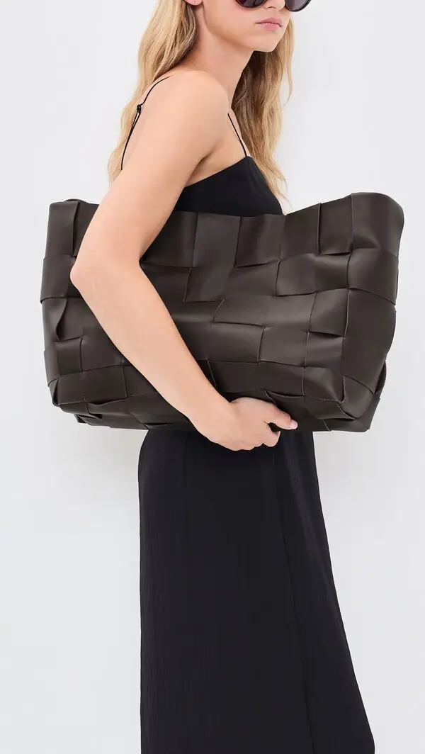 ST. AGNI Large Woven Tote