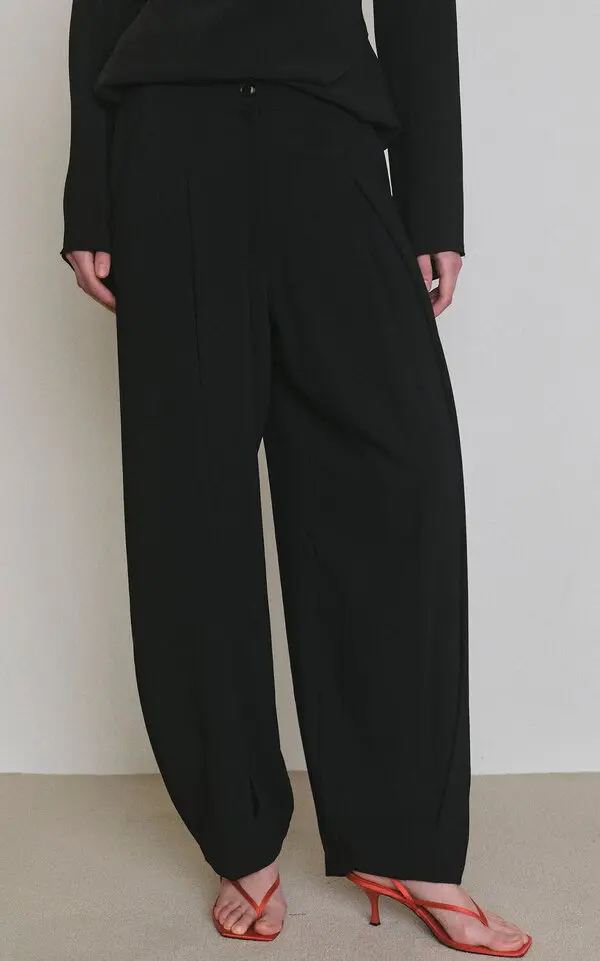 Source Unknown Mika Fluid Tuck Straight Leg Trousers