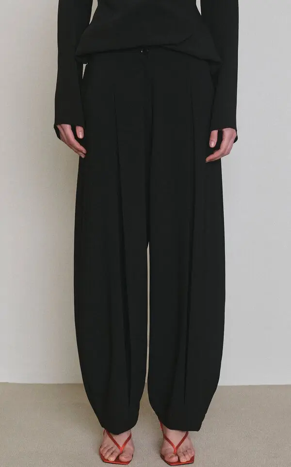 Source Unknown Mika Fluid Tuck Straight Leg Trousers