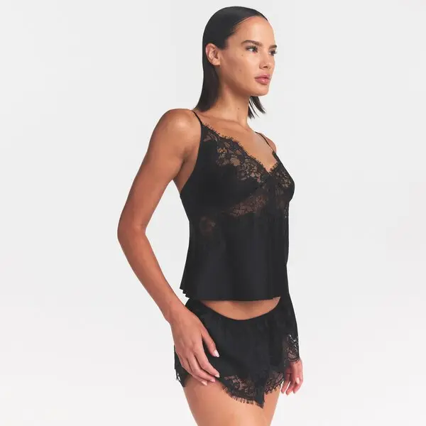 SKIMS Lace Cami Top | Black | | Silk