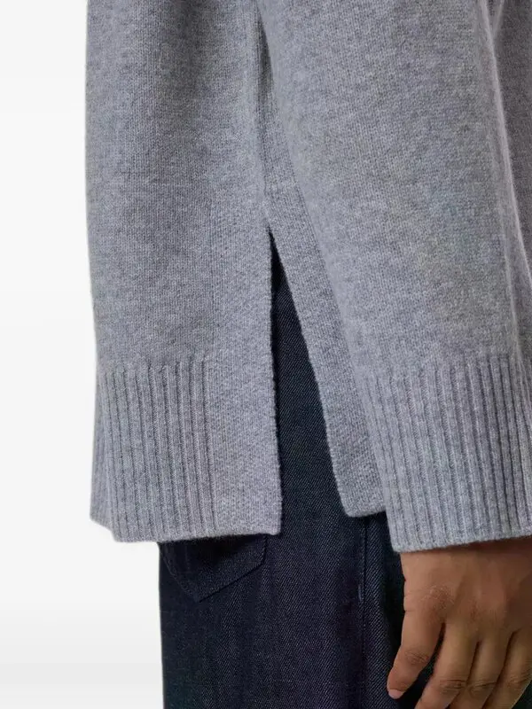 Closed Side-slit Crew-neck Sweater