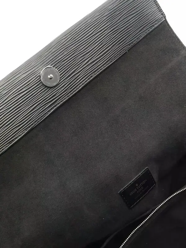 LOUIS VUITTON 2019 Epi Cluny Mm Satchel - Black