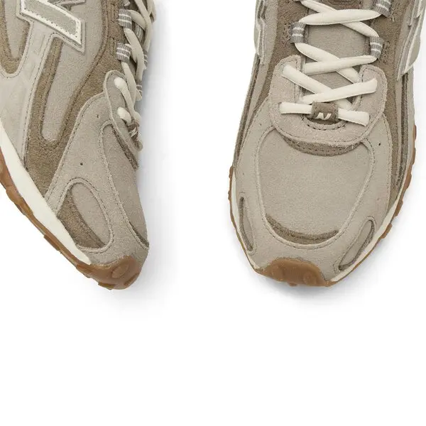 NEW BALANCE 204l Low Top Sneakers