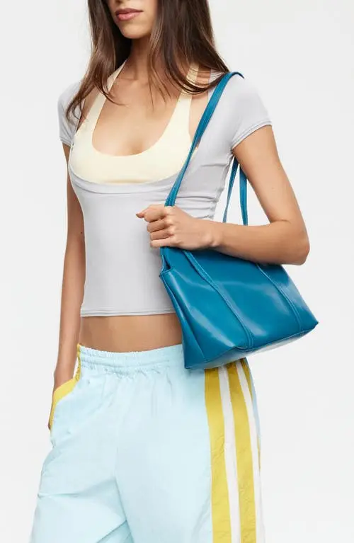 Lioness Stretch Scoop Neck Tee