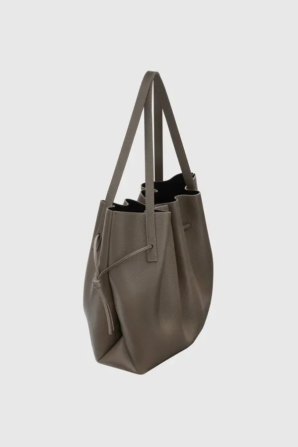 Yuzefi Scallop Tote Bag