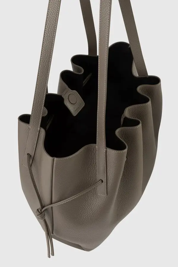 Yuzefi Scallop Tote Bag