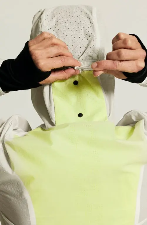 CRAFT Packable Windbreaker Jacket With Hood - Tofu