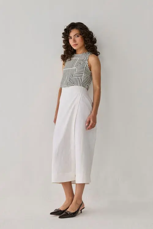 REISTOR Fitted Overlap Midi Skirt