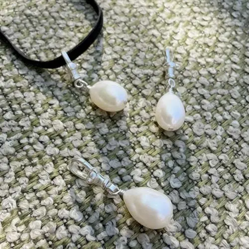 LENI JAMES The Francesca Pearl Drop Charm