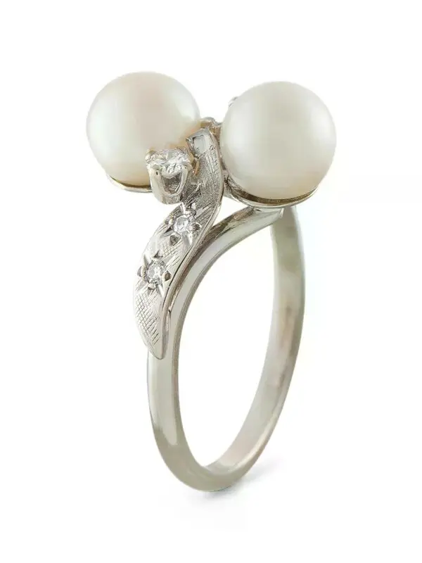 LB EXCLUSIVE 18k White Gold Pearl And Diamond Bypass Ring