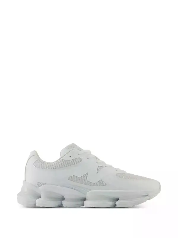 NEW BALANCE 2000 Sneakers - White