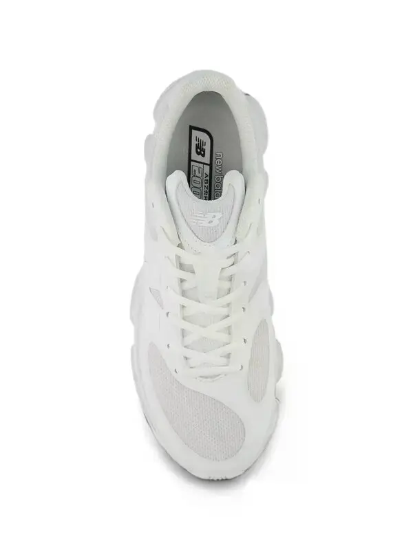 NEW BALANCE 2000 Sneakers - White
