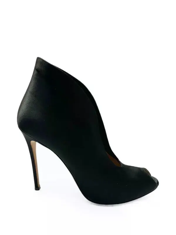 GIANVITO ROSSI Peep-toe Pumps - Black