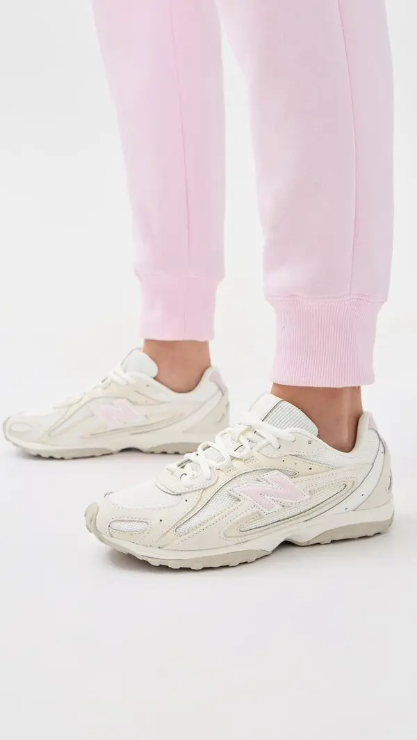 NEW BALANCE 204l Lifestyle Sneakers